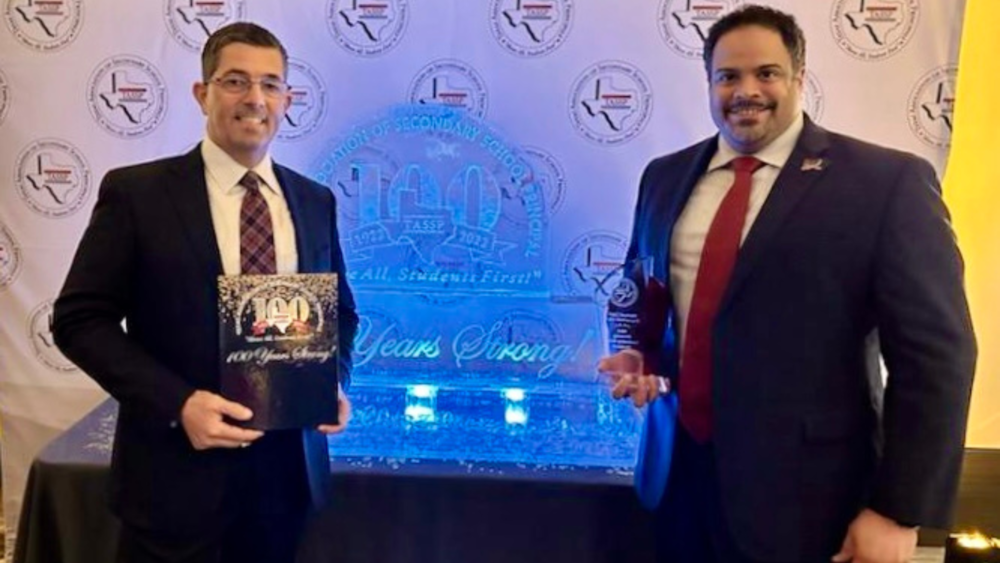 Kingwood Middle School Principal Michael Curl wins 2023 TASSP Diversity ...